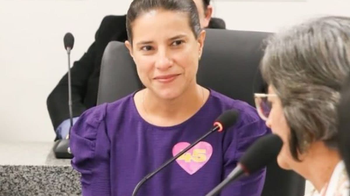 Candidata Ao Governo De Pe Grava Primeiro Vídeo Após Morte Do Marido