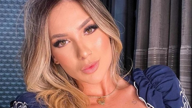 Virginia Fonseca posa de topless e comenta sobre reta final da gravidez; veja clique