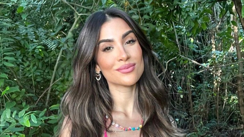 De biquininho e camisa de candidato, Boca Rosa causa alvoroço na web em ...