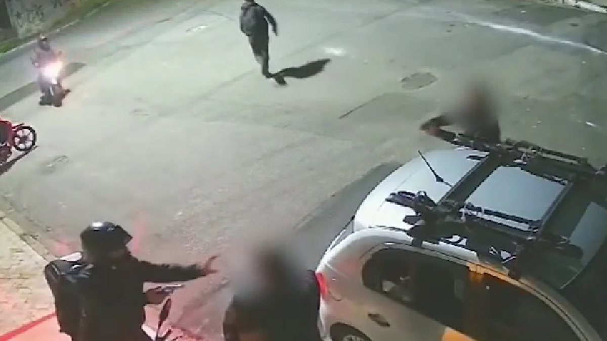 VÍDEO: Policial civil reage a assalto contra marido e atira contra suspeitos