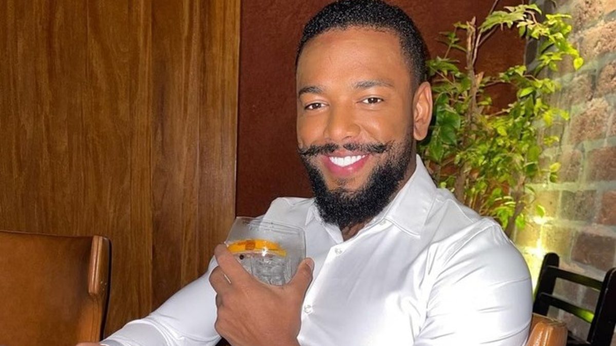 Nego do Borel compartilha primeira foto com a nova namorada; confira