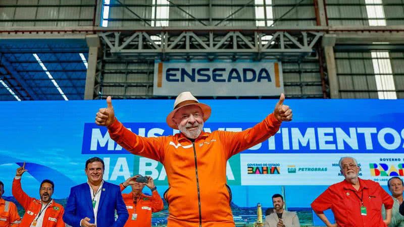 Lula diz que 'vira-latas' queriam que ele rastejasse atrás de Trump