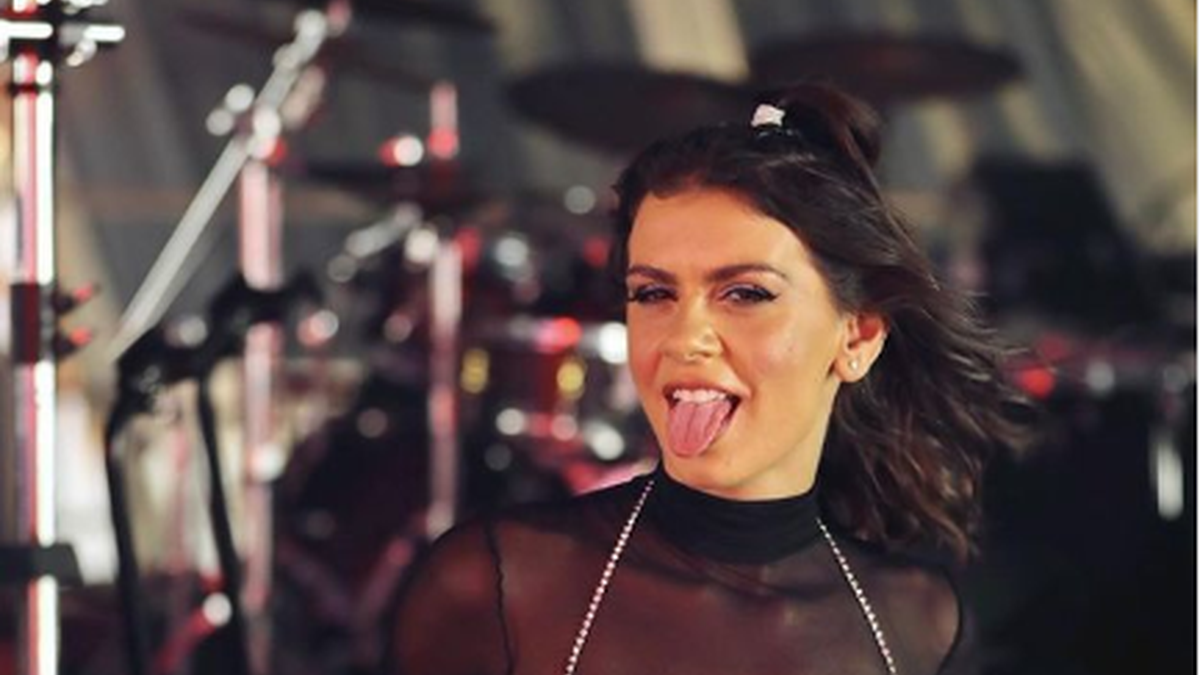 Multishow corta entrevista durante beijo inusitado entre repórter e ...