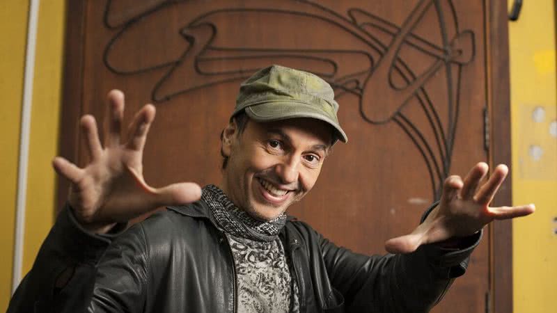 Zeca Baleiro faz música para Ciro Gomes, pedindo que ele apoie Lula