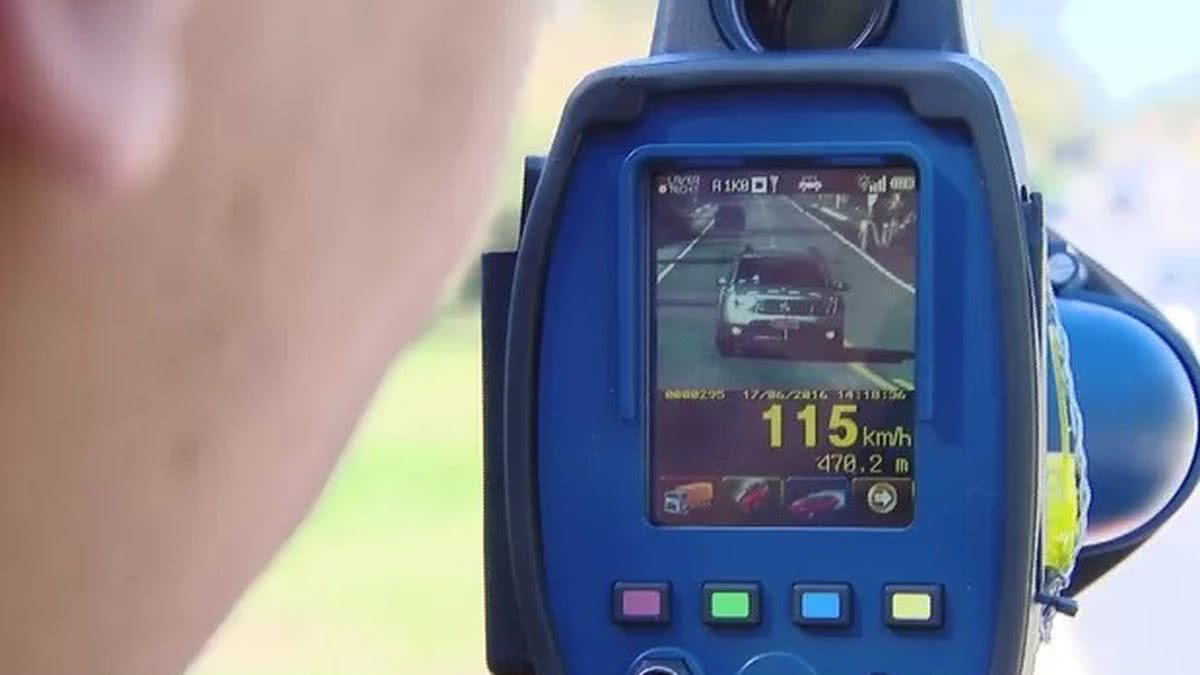 Conheça o "radar metralhadora" que multa até 30 carros por minuto