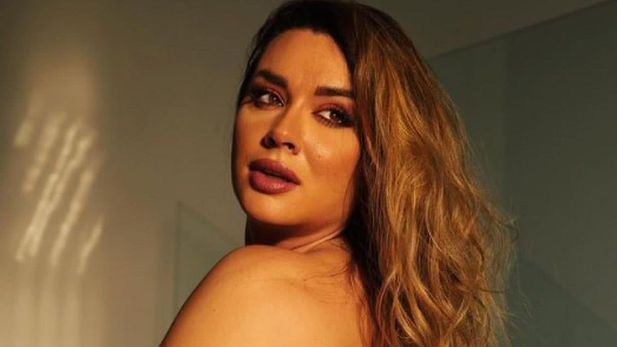 Juju Salimeni Surge Nua Em Piscina Durante Momento íntimo Com Noivo