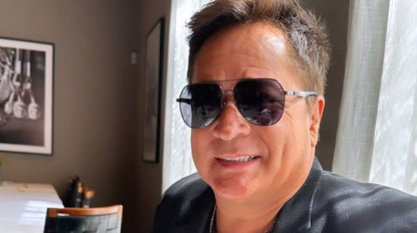 Peladão? Leonardo dá susto em seguidores ao aparecer “à vontade” em ...