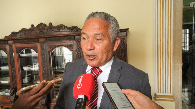 Téo Senna justifica voto contrário em projetos a favor de autistas e ...