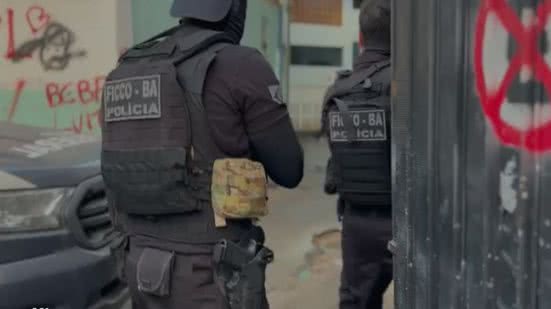 Operação desarticula rota de armas que fortalece facção em Salvador