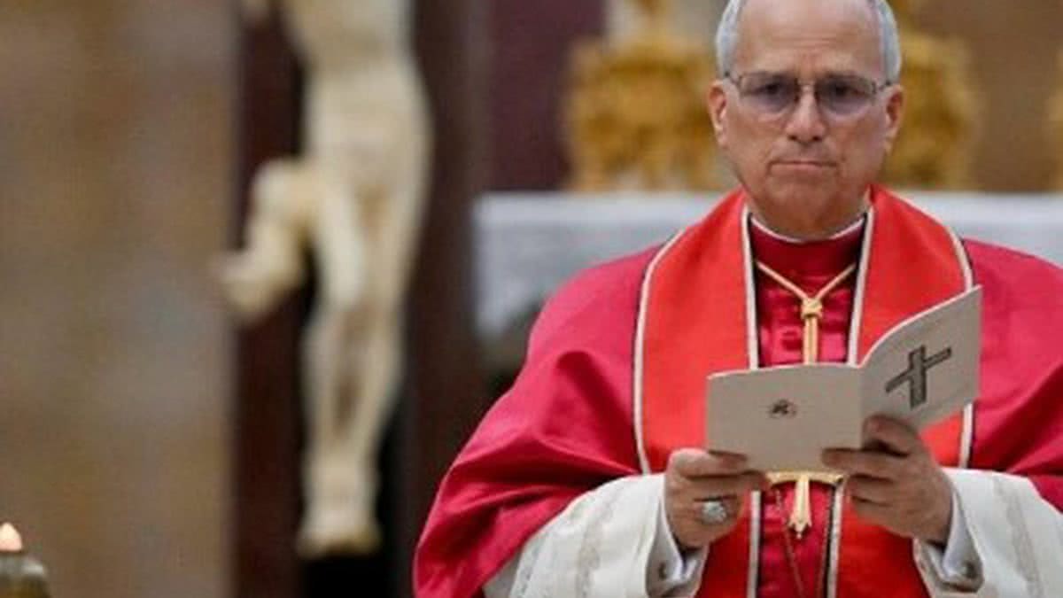 O papa não poupa ninguém? Líder religioso crítica fortunas de super ...