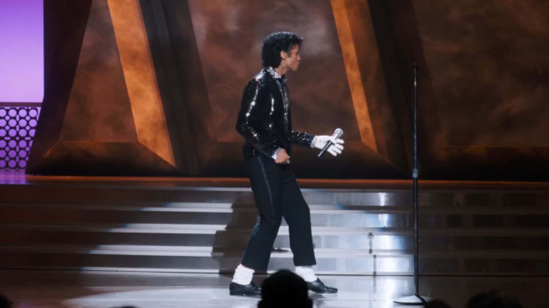 Cena de ‘Michael’ viraliza ao recriar primeiro moonwalk de Michael ...