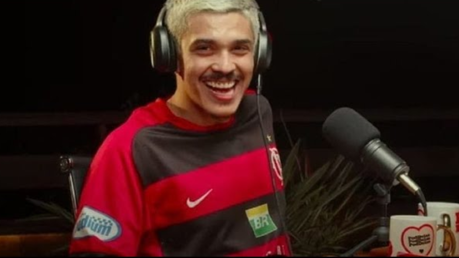 "Aquariano Nato" ganha clipe com referência a Chico Moedas e meme viral ...