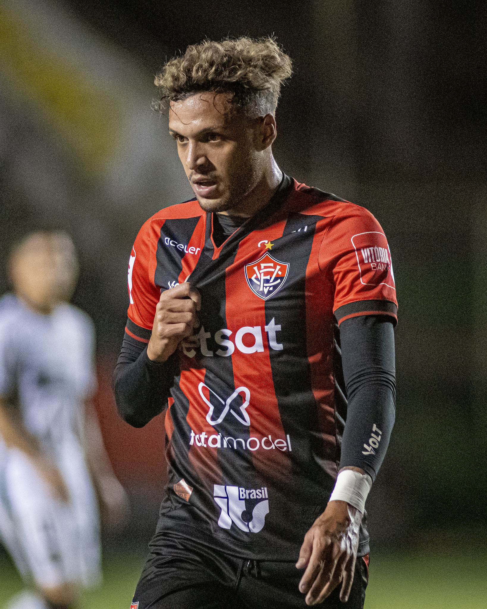 Vitória acerta empréstimo de meia para clube da Série B do Brasileirão