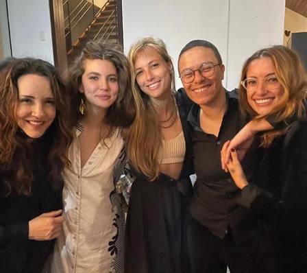 Após negar affair, atriz de ‘Pantanal’ volta a ser flagrada com loira ...