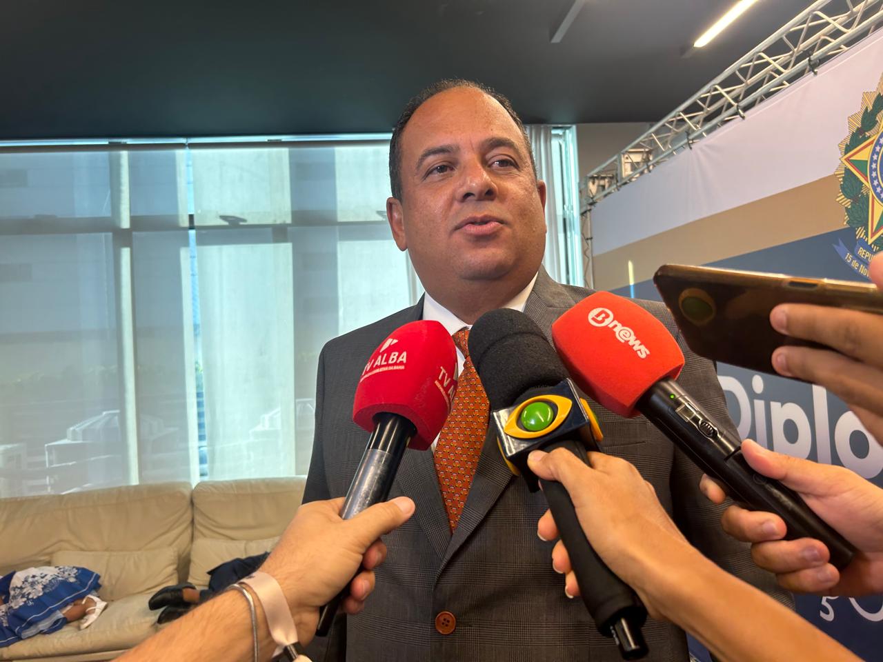 Jorge Araújo define prioridade na Câmara, nega interesse em Brasília e ...