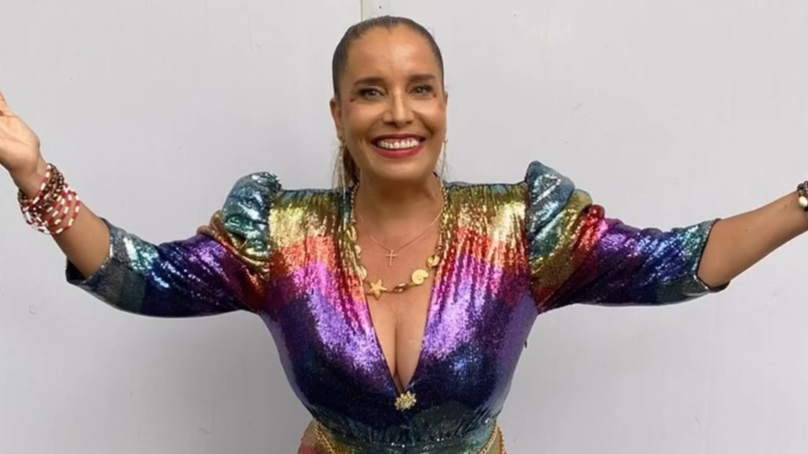 Axé 40 anos: “Foi através do Axé Music que eu me descobri artista”, diz Sarajane ao refletir ...