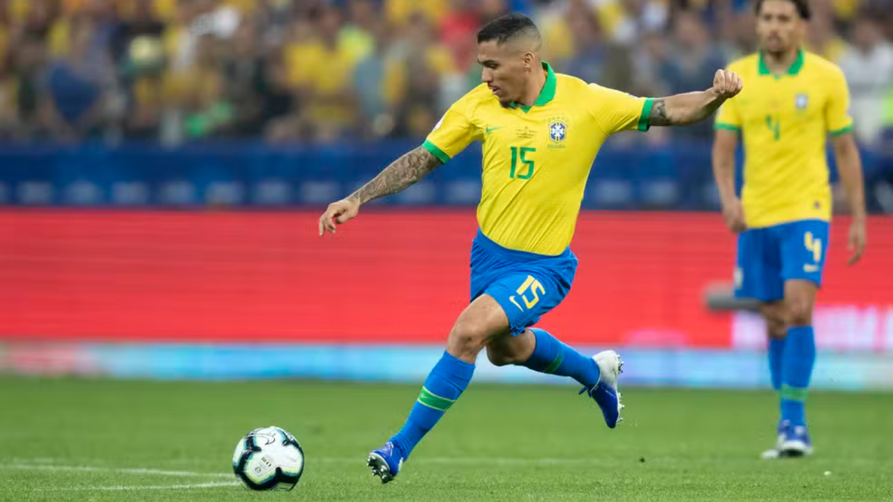 Time da Série A se aproxima de volante com passagem pela seleção ...