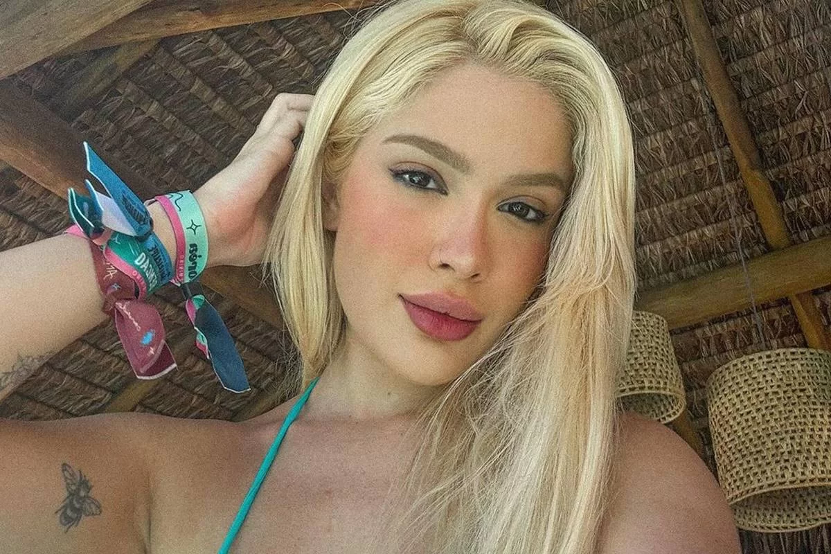 Karoline Lima impressiona ao exibir barriga chapadíssima e internautas babam; veja foto