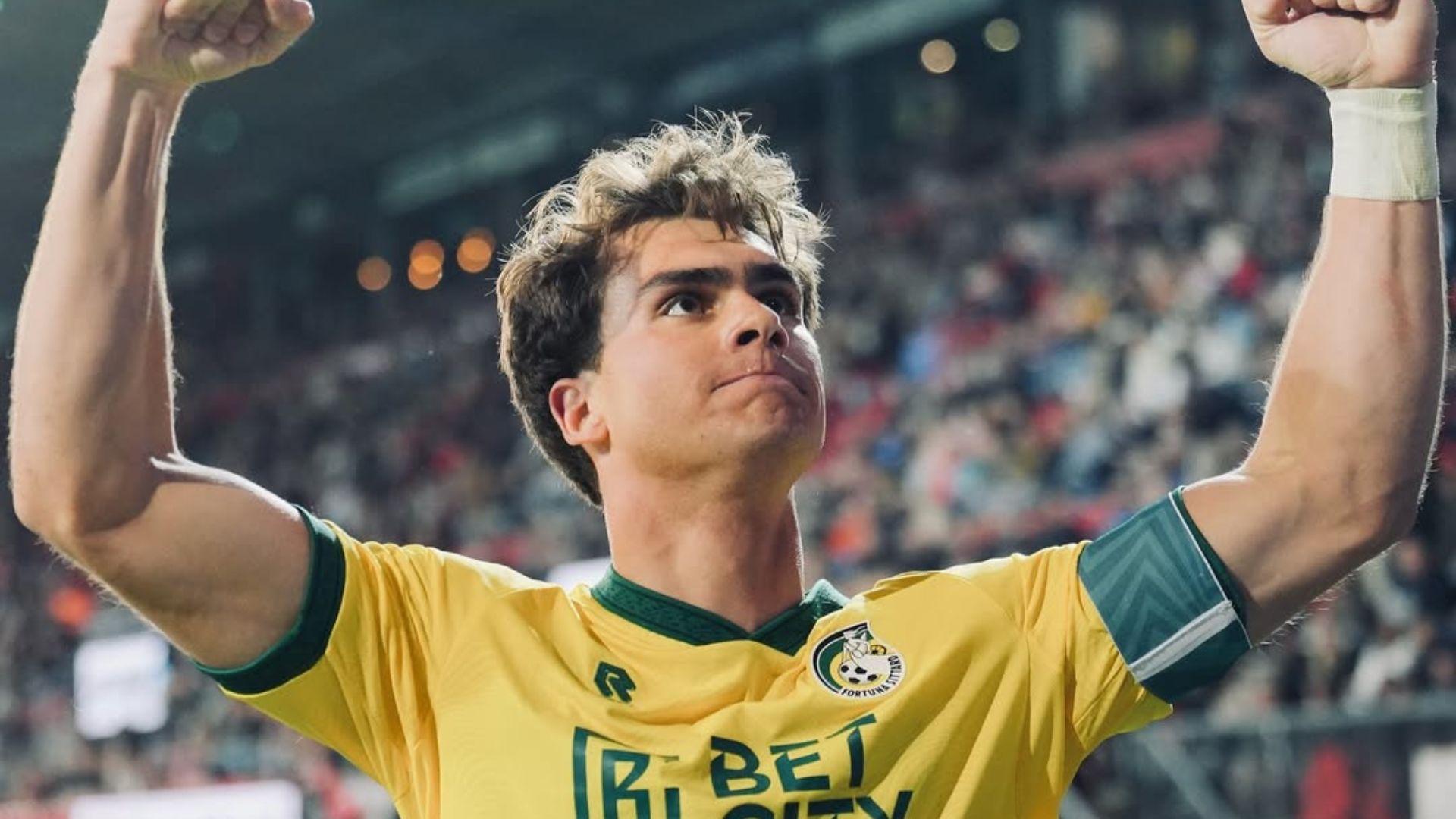 Zagueiro do futebol holandês entra na mira do Vitória; saiba quem