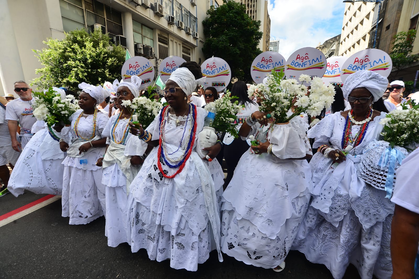 Lavagem do Bonfim: Após dois anos da pandemia, 'tapete branco' de fiéis ...