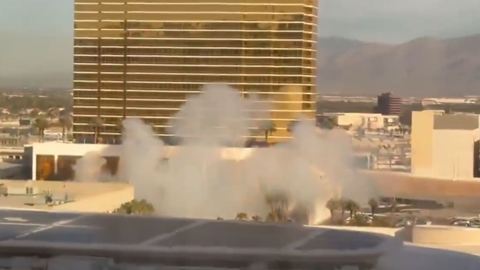 VÍDEO: Tesla explode em frente ao Trump Hotel