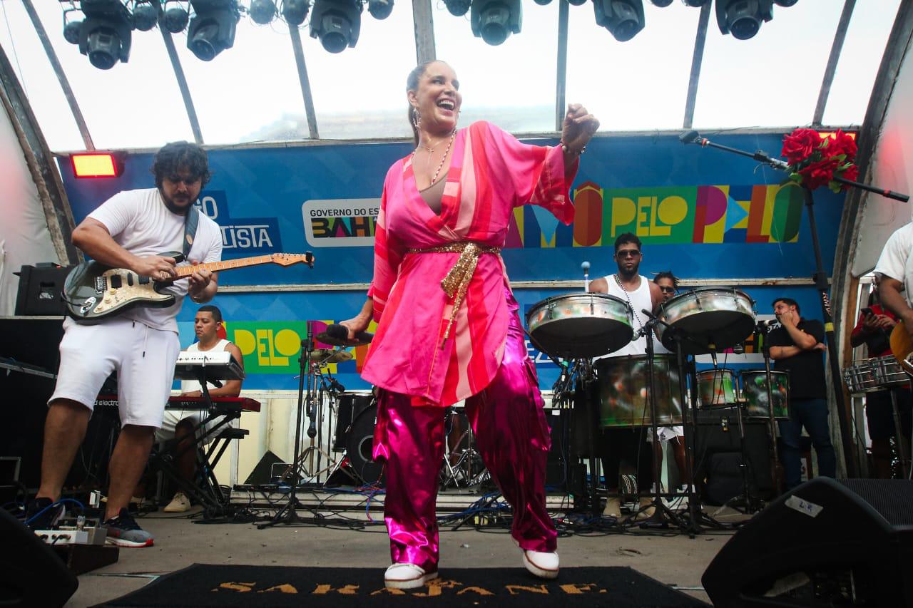 Sarajane celebra os 40 anos da Axé Music com show gratuito no ...