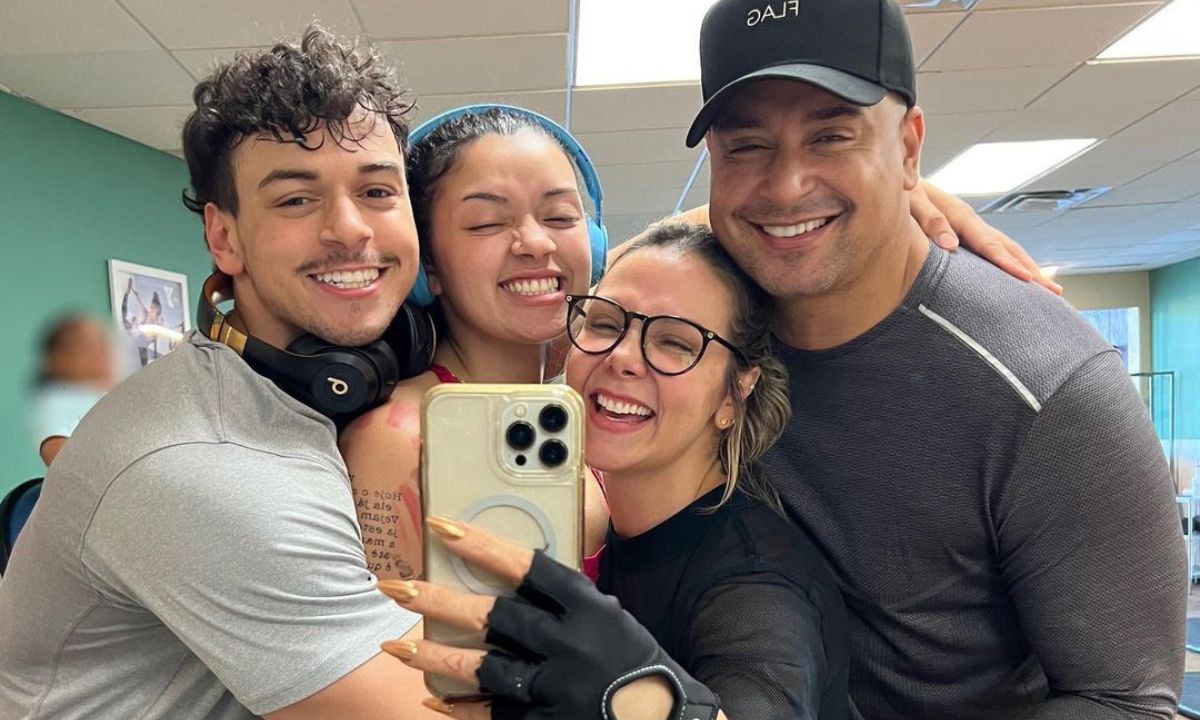 Filho de Xandy e Carla volta a mostrar corpo sarado em fotos sem camisa; veja cliques