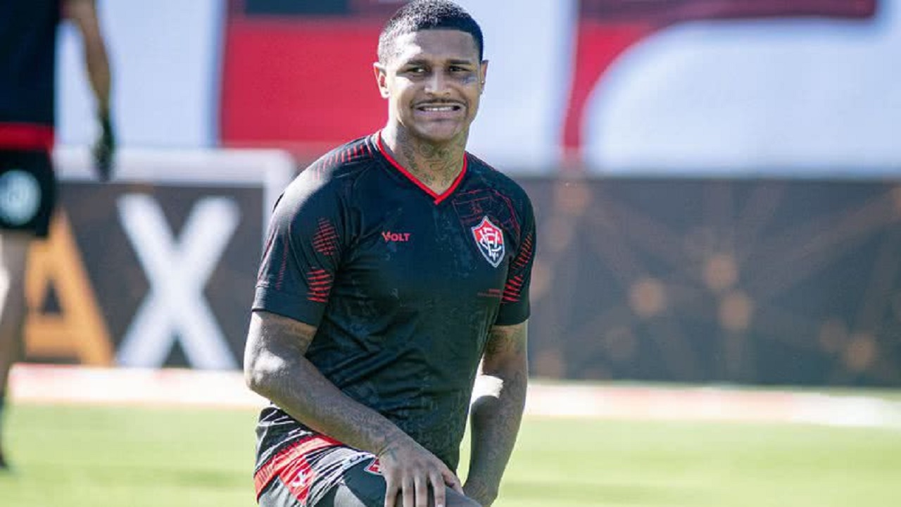 Rodrigo Andrade posta foto em avião e fortalece indícios de que já tem ...