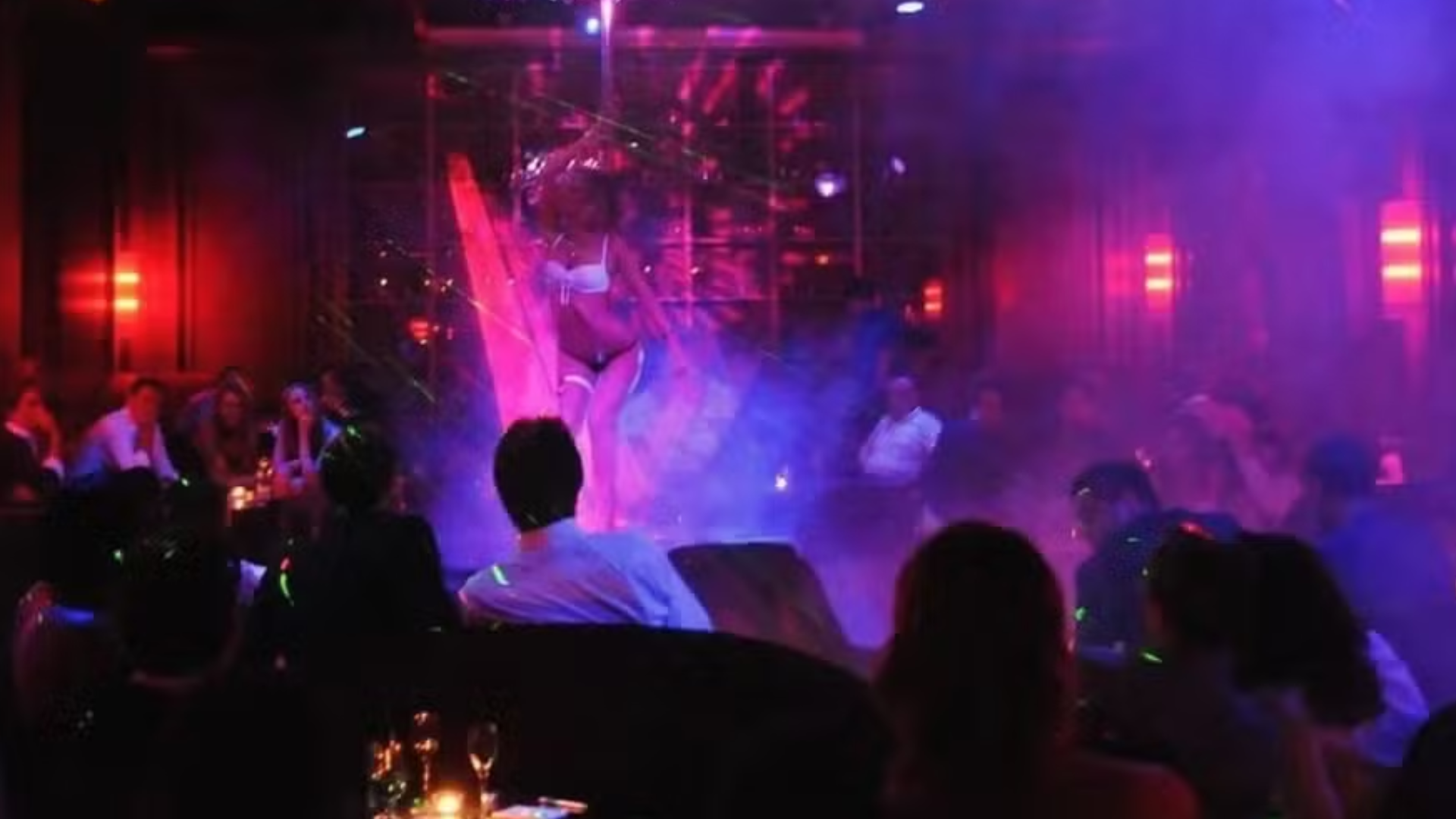 Olimpíadas Paris: Boate de strip oferece entrada VIP para atletas ...