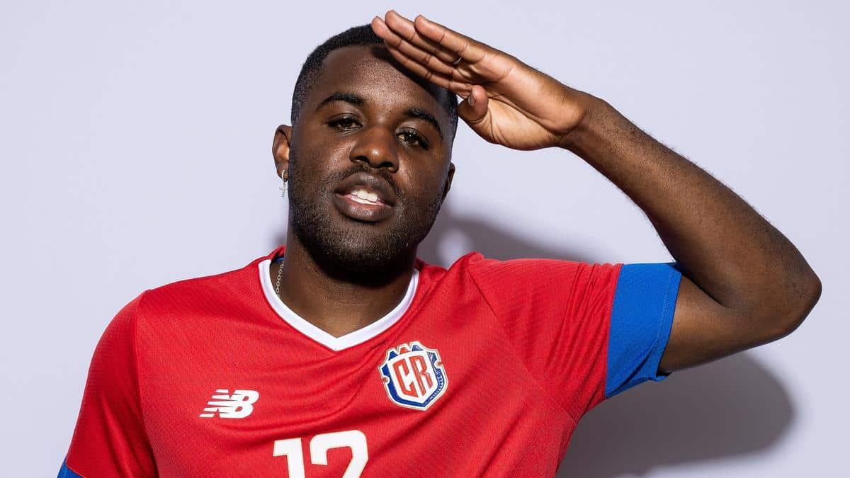 Atacante de três Copas do Mundo assina com clube da Série A; saiba qual