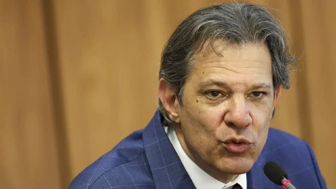 Haddad se reúne com Lula e anuncia corte de gastos de R$ 25,9 bi Haddad se reúne com Lula e anuncia corte de gastos de R$ 25,9 bi