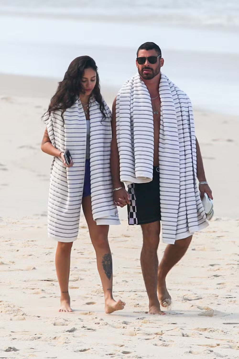 Cauã Reymond é flagrado aos beijos com ex-participante de reality | Entretenimento | BNews