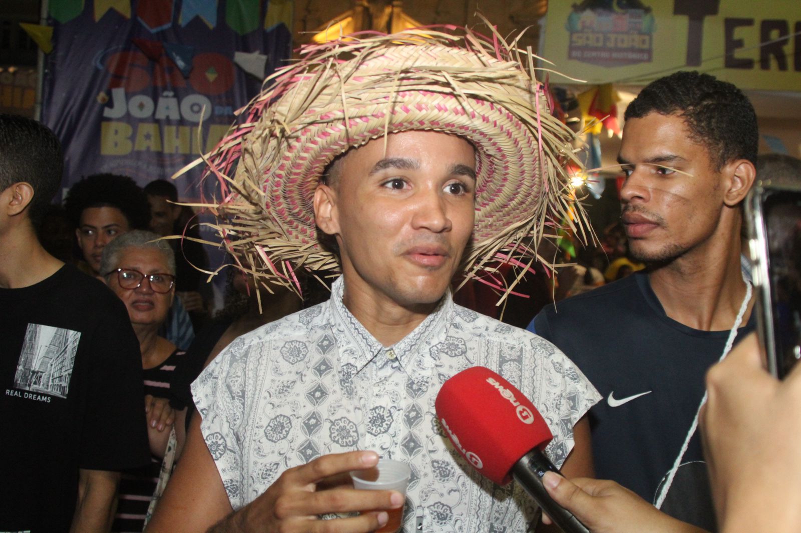 Penúltimo dia de São João no Pelourinho tem ambiente familiar e diversão para todas as idades