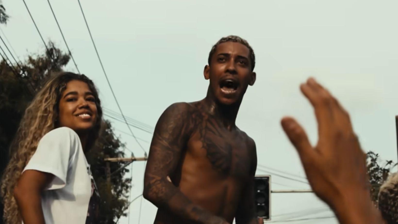 Com cenas da sua prisão, MC Poze ‘bomba’ no YouTube com novo lançamento ...