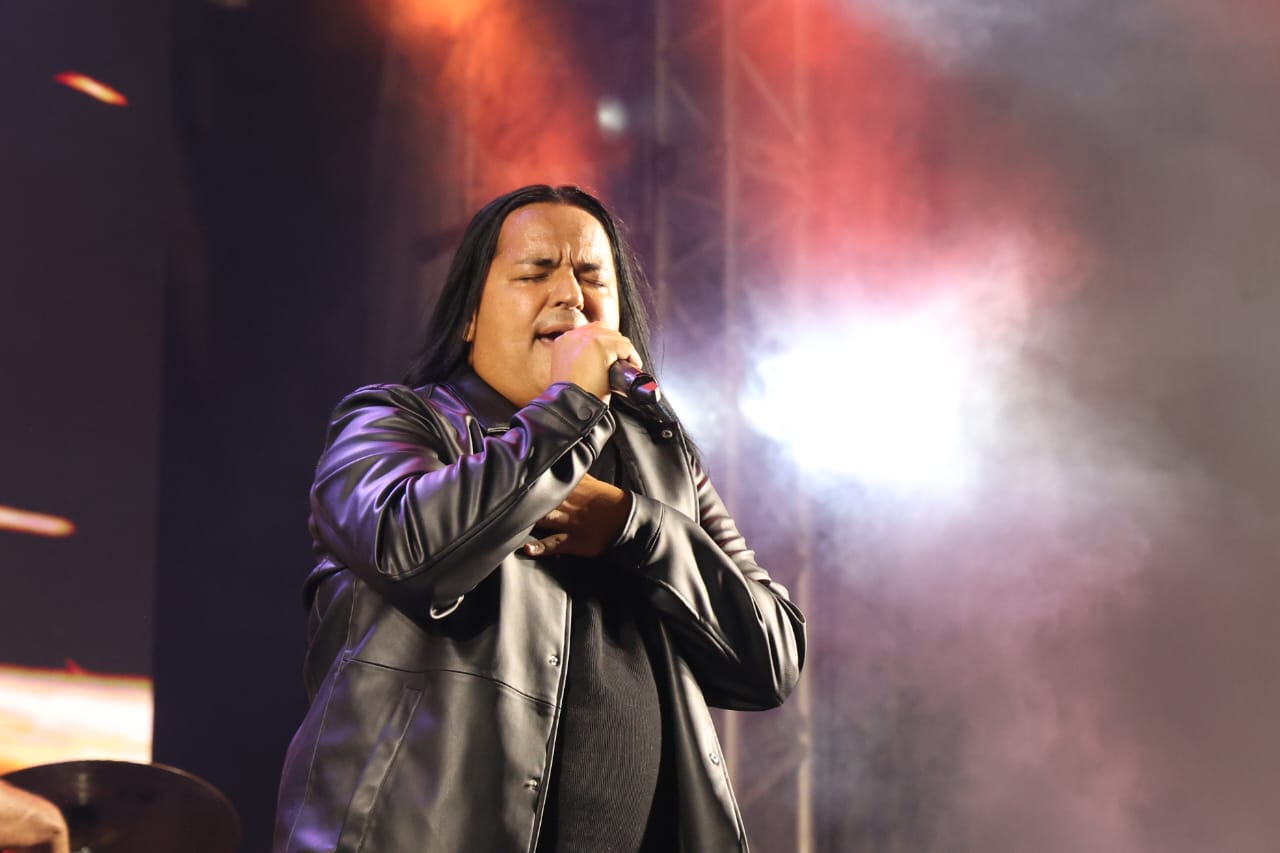 Ex‑vocalista da Calcinha Preta, Berg Rabelo agita o São João do Pelourinho