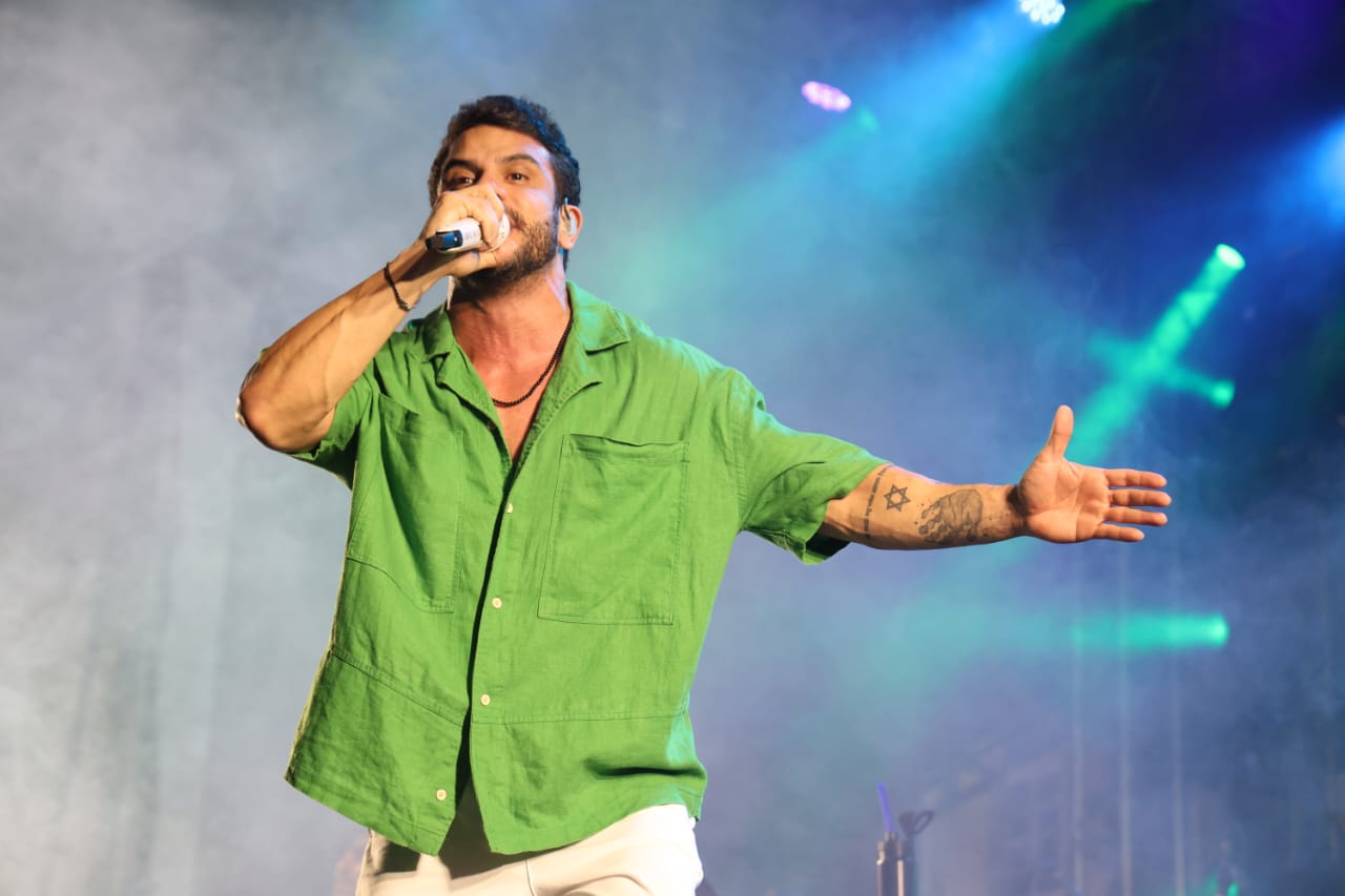 Vídeo: Ávine Vinny transforma Pelourinho em grande arraiá