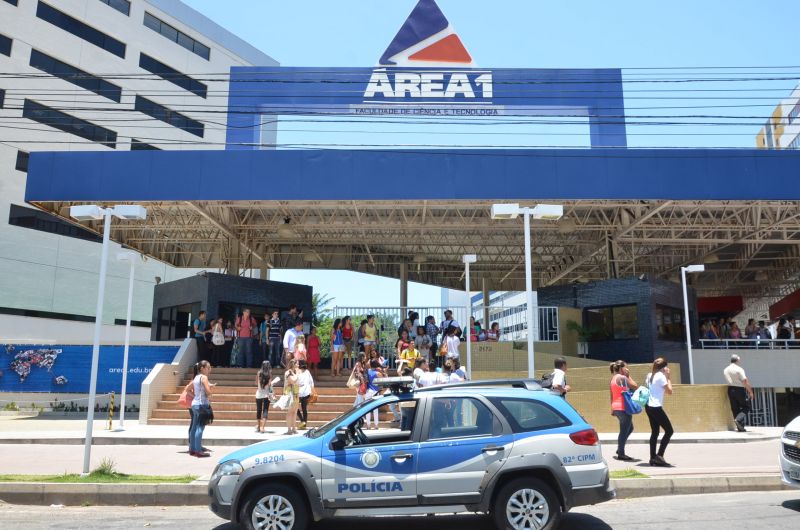 Pânico na faculdade Área 1: troca de tiros deixa um morto