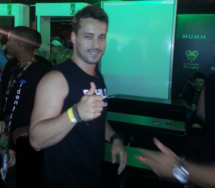 Rodrigo Andrade curte Carnaval no camarote do Nana