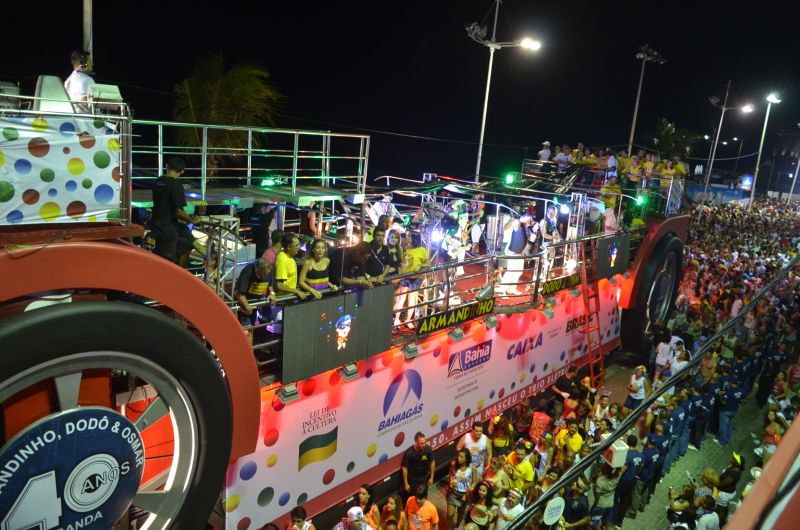 Pipoca de Armandinho, Dodô e Osmar se joga na paz neste Carnaval