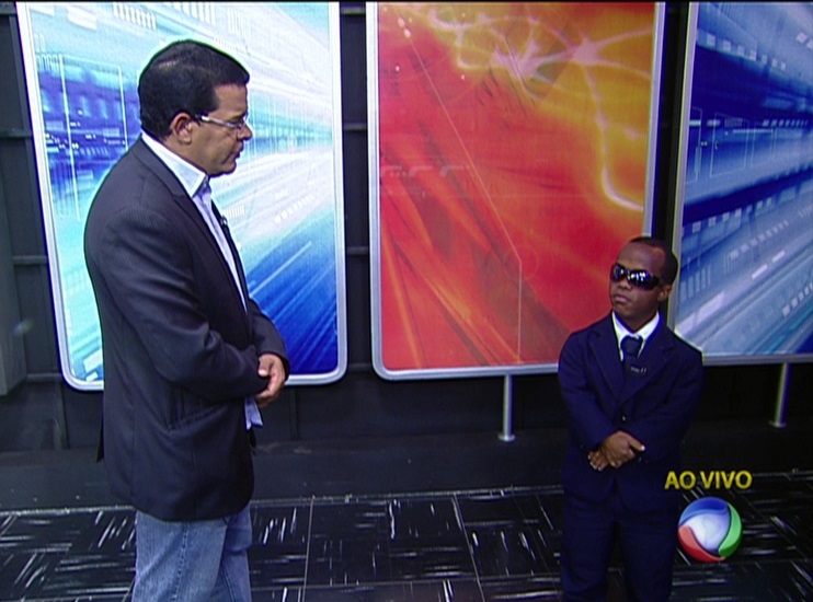 Anão estreia como apresentador do Cidade Alerta Bahia