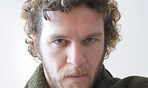 O cantor Otto se apresenta no TCA