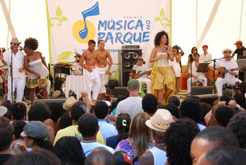 Juliana Ribeiro leva multidão ao Parque da Cidade