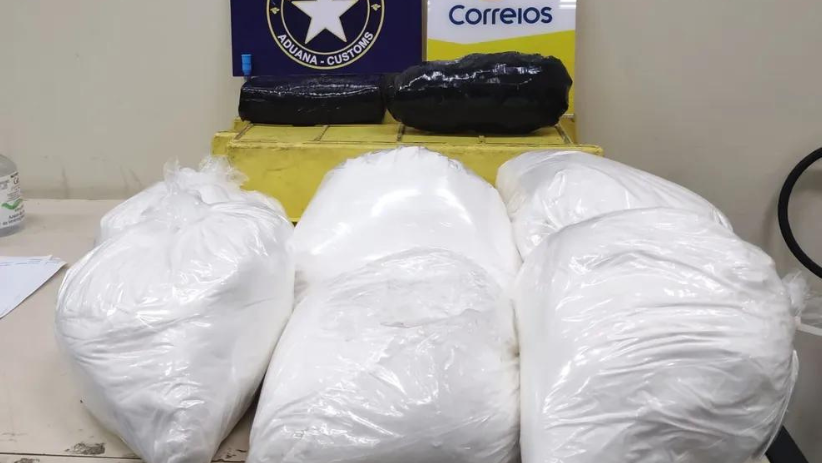 Polícia apreende 38 kg de K9 em aeroporto; conheça os efeitos da "droga ...