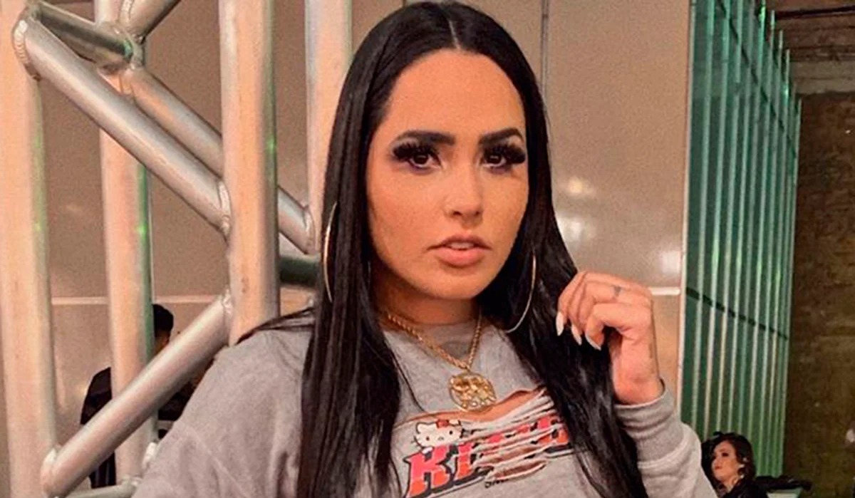 Cantora Perlla choca fãs ao surgir irreconhecível na web; veja foto