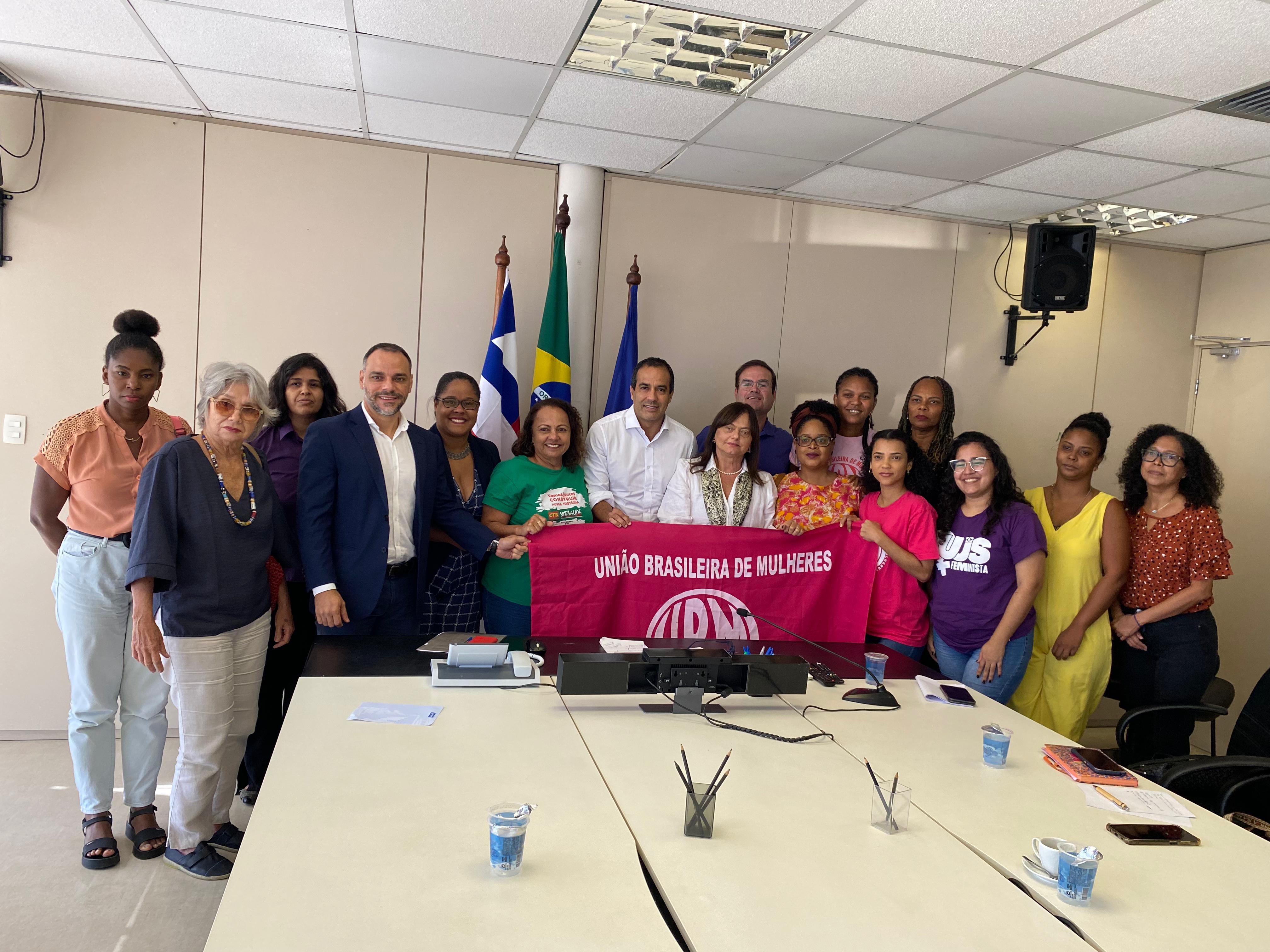 Bruno Reis, Lídice da Mata e Alice Portugal conversam sobre centro de ...