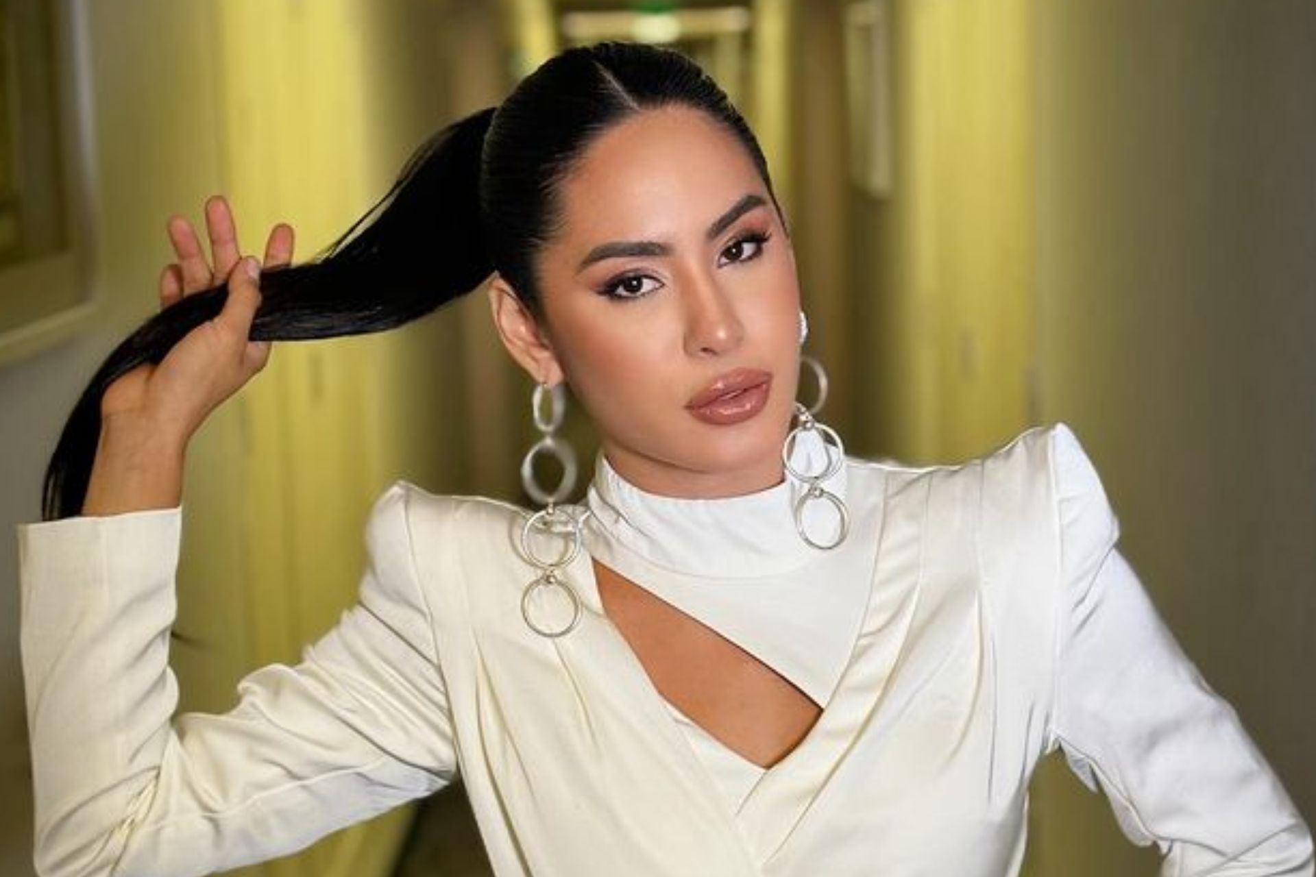 Ex-BBB Isabelle compartilha dia de treino na academia; confira