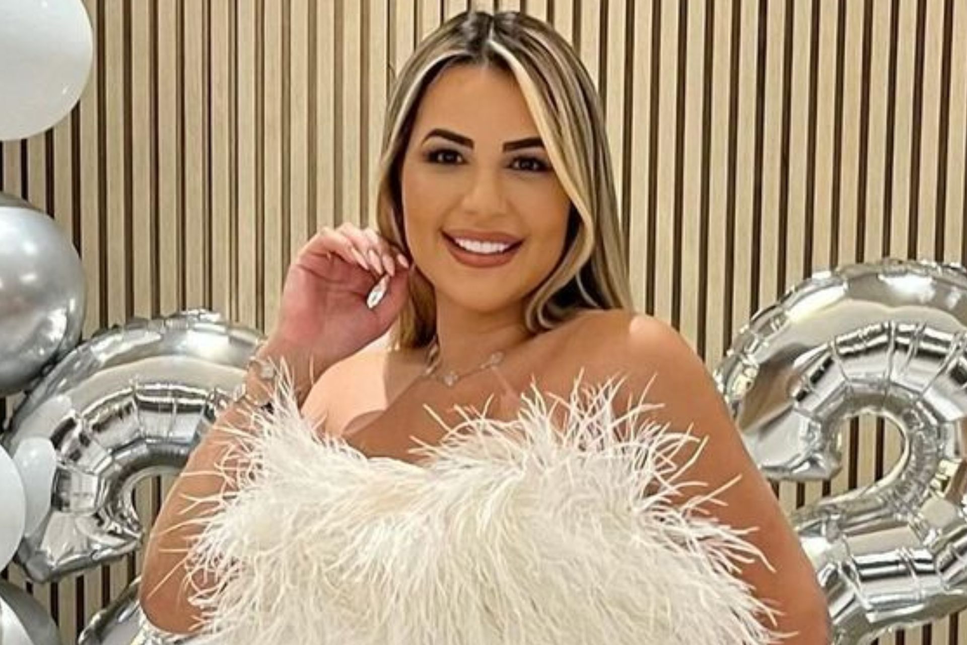 Deolane Bezerra choca ao mostrar antes e depois da fama; confira