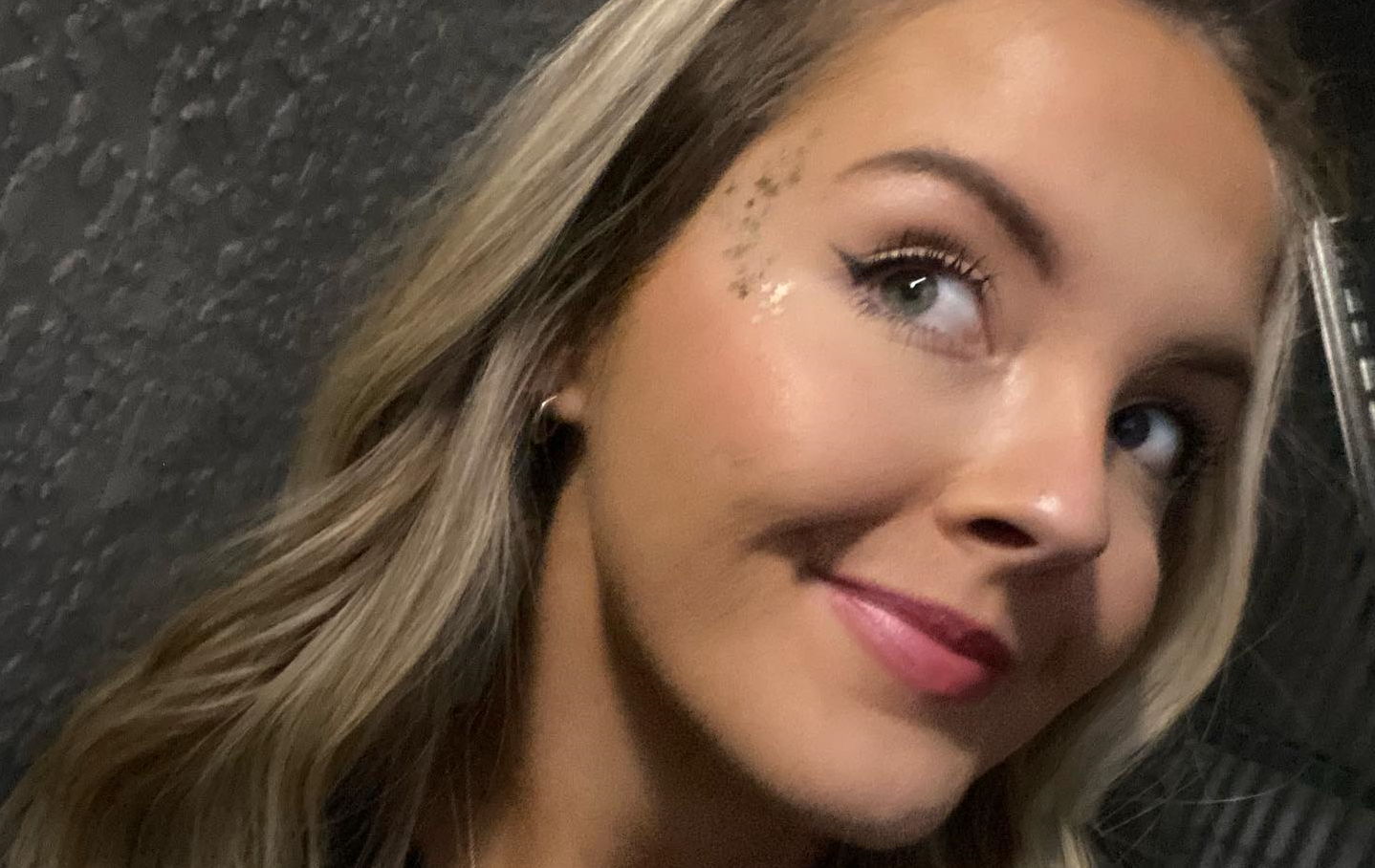 Com apenas 26 anos, morre influenciadora que lutava contra câncer