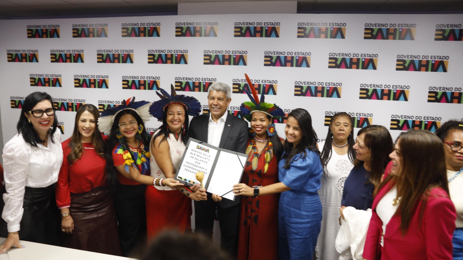 Jerônimo Rodrigues sanciona reajuste salarial para professores da Bahia ...