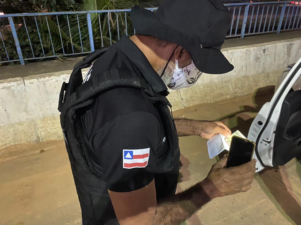 Suspeito é Preso Por Tentar Subornar Policiais Por R 3 Mil